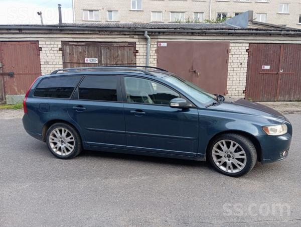 Zils Volvo V50 2008 Rīga, ar dzinēja tilpumu 2.00 L un nobraukumu 250 tūkst. km par 2100 €, foto 2 vietnē AUTOMOTO.COM.LV