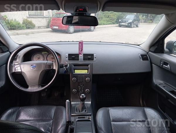Zils Volvo V50 2008 Rīga, ar dzinēja tilpumu 2.00 L un nobraukumu 250 tūkst. km par 2100 €, foto 5 vietnē AUTOMOTO.COM.LV