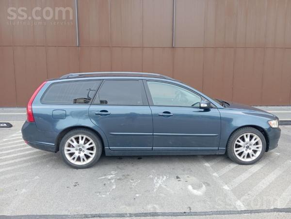 Blue Volvo V50 2008 in Riga, with an engine capacity of 2.00 L and mileage of 250 thousand km for 1995 €, photo 2 on AUTOMOTO.COM.LV