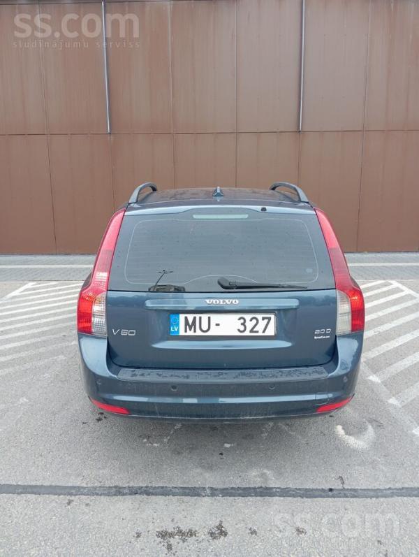 Blue Volvo V50 2008 in Riga, with an engine capacity of 2.00 L and mileage of 250 thousand km for 1995 €, photo 3 on AUTOMOTO.COM.LV