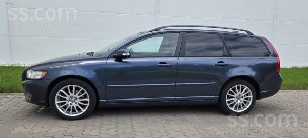 Blue Volvo V50 2008 in Riga, with an engine capacity of 2.00 L and mileage of 241 thousand km for 3850 €, photo 4 on AUTOMOTO.COM.LV