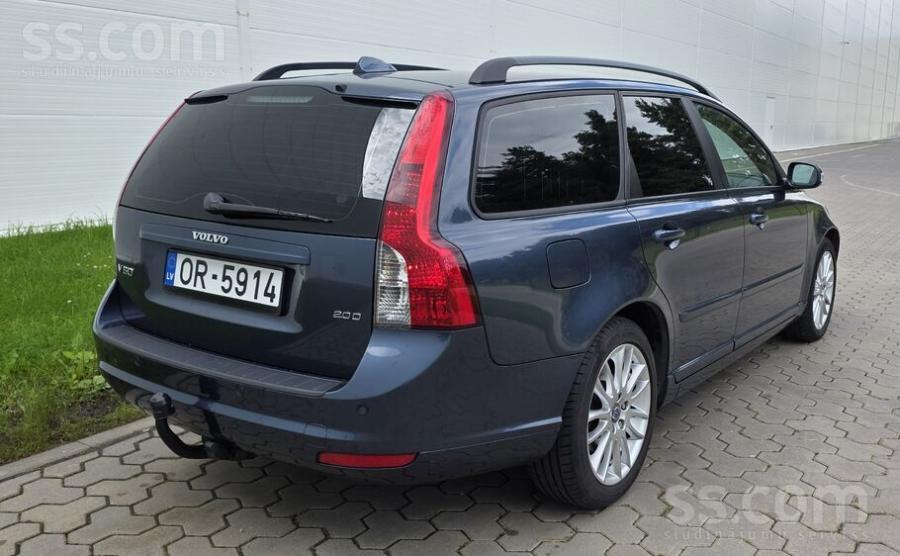 Zils Volvo V50 2008 Rīga, ar dzinēja tilpumu 2.00 L un nobraukumu 241 tūkst. km par 3850 €, foto 8 vietnē AUTOMOTO.COM.LV