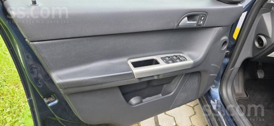 Zils Volvo V50 2008 Rīga, ar dzinēja tilpumu 2.00 L un nobraukumu 241 tūkst. km par 3850 €, foto 16 vietnē AUTOMOTO.COM.LV