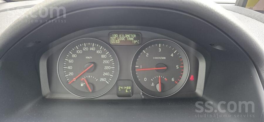 Zils Volvo V50 2008 Rīga, ar dzinēja tilpumu 2.00 L un nobraukumu 241 tūkst. km par 3850 €, foto 24 vietnē AUTOMOTO.COM.LV