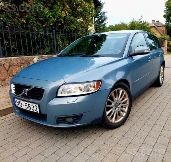 Zils Volvo V50 2008 Rīga, ar dzinēja tilpumu 2.00 L un nobraukumu 417 tūkst. km par 1250 €, foto 1 vietnē AUTOMOTO.COM.LV