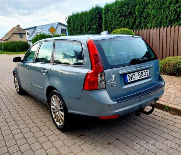 Zils Volvo V50 2008 Rīga, ar dzinēja tilpumu 2.00 L un nobraukumu 417 tūkst. km par 1250 €, foto 4 vietnē AUTOMOTO.COM.LV