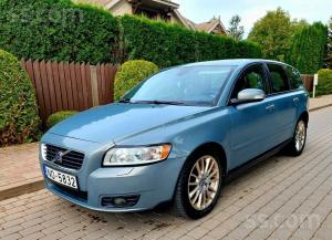 Blue Volvo V50 2008 in Riga, with an engine capacity of 2.00 L and mileage of 417 thousand km for 1050 €, photo 3 on AUTOMOTO.COM.LV