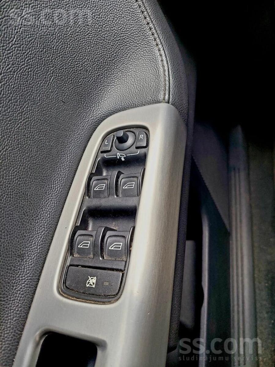 Blue Volvo V50 2008 in Riga, with an engine capacity of 2.00 L and mileage of 417 thousand km for 1050 €, photo 13 on AUTOMOTO.COM.LV