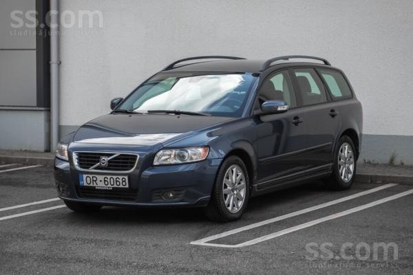 Blue Volvo V50 2008 in Riga, with an engine capacity of 2.40 L and mileage of 237 thousand km for 3950 €, photo 1 on AUTOMOTO.COM.LV
