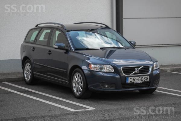 Blue Volvo V50 2008 in Riga, with an engine capacity of 2.40 L and mileage of 237 thousand km for 3950 €, photo 4 on AUTOMOTO.COM.LV