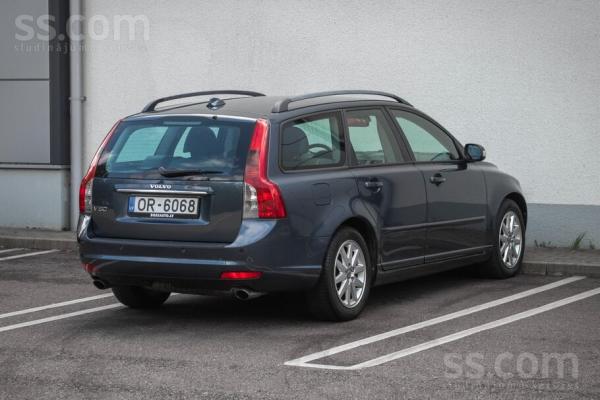Blue Volvo V50 2008 in Riga, with an engine capacity of 2.40 L and mileage of 237 thousand km for 3950 €, photo 6 on AUTOMOTO.COM.LV