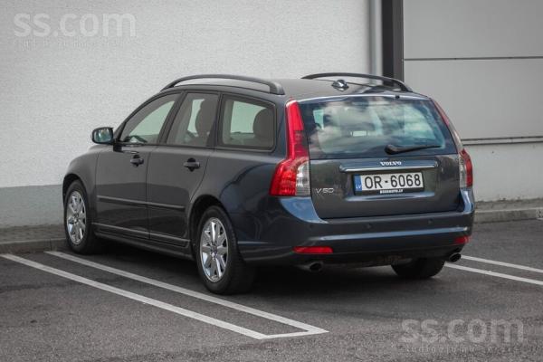 Blue Volvo V50 2008 in Riga, with an engine capacity of 2.40 L and mileage of 237 thousand km for 3950 €, photo 8 on AUTOMOTO.COM.LV