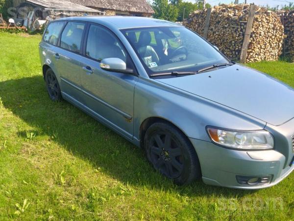 Zils Volvo V50 2009 Jelgava, ar dzinēja tilpumu 2.00 L un nobraukumu 336 tūkst. km par 1200 €, foto 5 vietnē AUTOMOTO.COM.LV