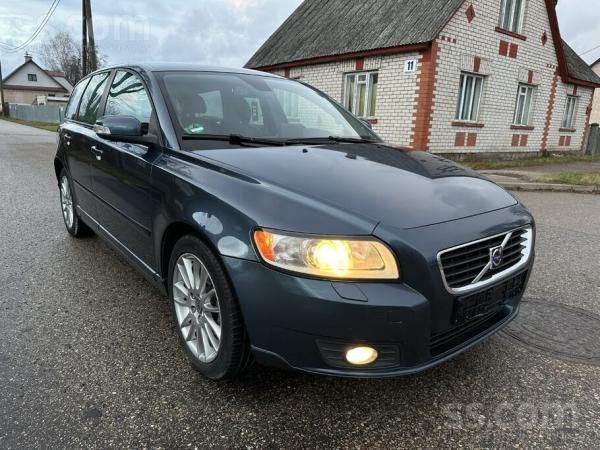 Blue Volvo V50 2009 in Daugavpils, with an engine capacity of 1.60 L and mileage of 291 thousand km for 2950 €, photo 3 on AUTOMOTO.COM.LV