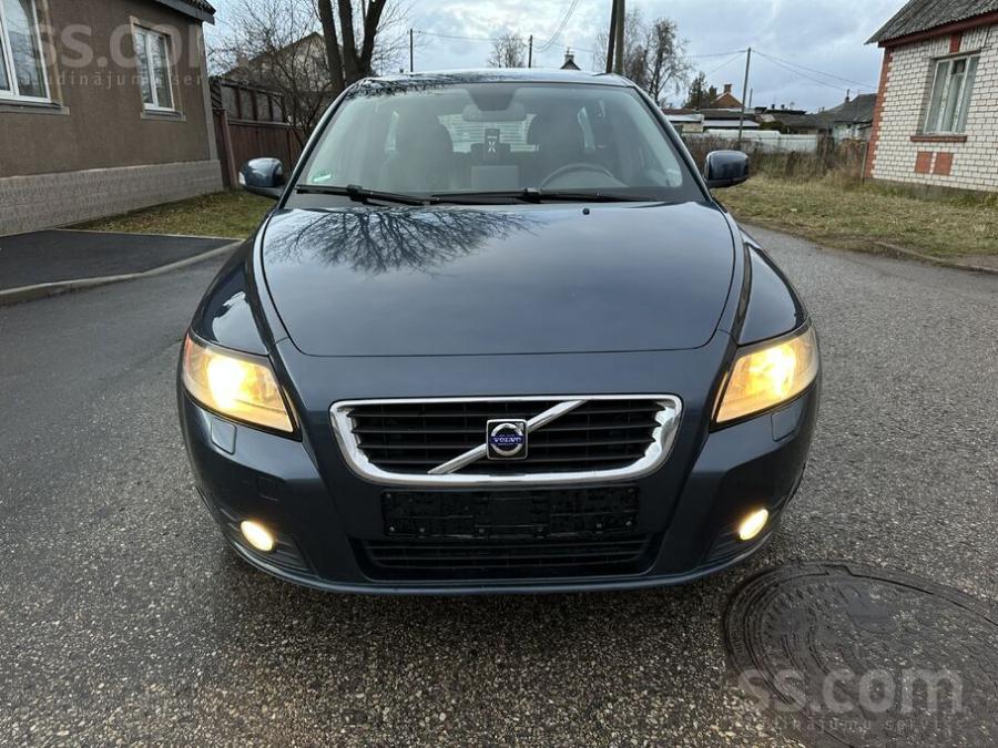 Blue Volvo V50 2009 in Daugavpils, with an engine capacity of 1.60 L and mileage of 291 thousand km for 2100 €, photo 2 on AUTOMOTO.COM.LV