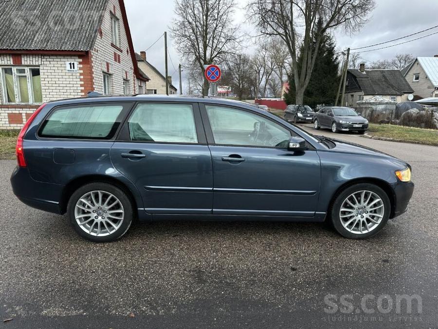Blue Volvo V50 2009 in Daugavpils, with an engine capacity of 1.60 L and mileage of 291 thousand km for 2100 €, photo 4 on AUTOMOTO.COM.LV