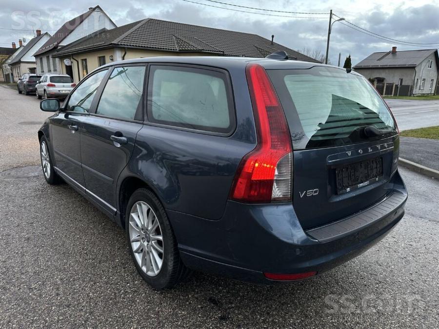 Blue Volvo V50 2009 in Daugavpils, with an engine capacity of 1.60 L and mileage of 291 thousand km for 2100 €, photo 8 on AUTOMOTO.COM.LV