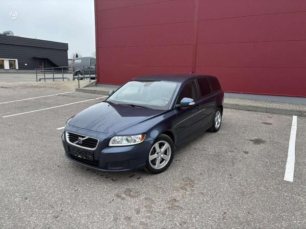 Blue Volvo V50 2009 in Kaunas, with an engine capacity of 2.40 L and mileage of 255 thousand km for 3650 €, photo 1 on AUTOMOTO.COM.LV