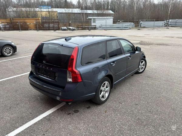Blue Volvo V50 2009 in Kaunas, with an engine capacity of 2.40 L and mileage of 255 thousand km for 3650 €, photo 2 on AUTOMOTO.COM.LV