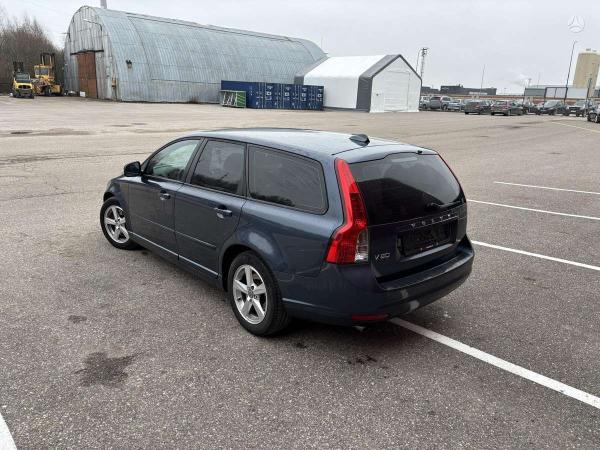 Blue Volvo V50 2009 in Kaunas, with an engine capacity of 2.40 L and mileage of 255 thousand km for 3650 €, photo 4 on AUTOMOTO.COM.LV