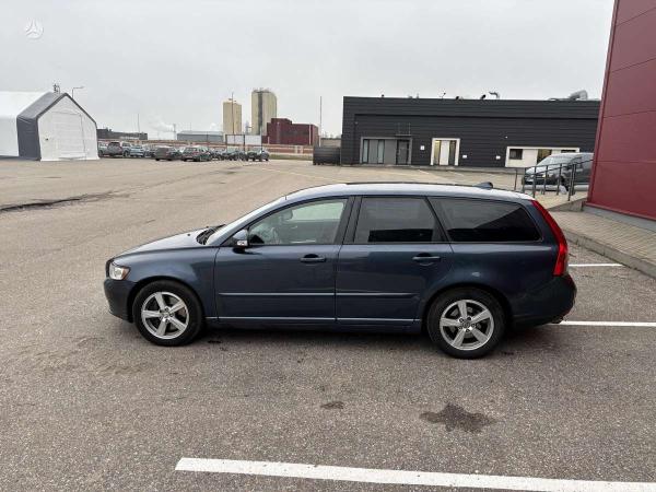 Blue Volvo V50 2009 in Kaunas, with an engine capacity of 2.40 L and mileage of 255 thousand km for 3650 €, photo 5 on AUTOMOTO.COM.LV