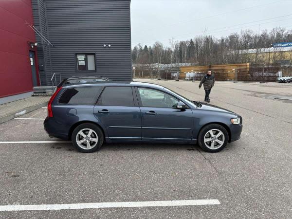 Blue Volvo V50 2009 in Kaunas, with an engine capacity of 2.40 L and mileage of 255 thousand km for 3650 €, photo 7 on AUTOMOTO.COM.LV