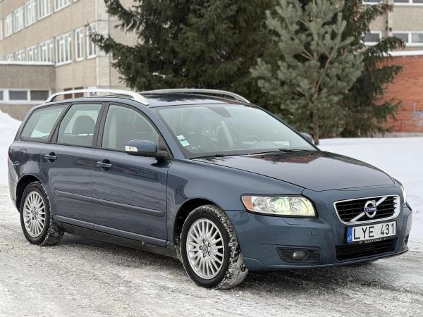 Blue Volvo V50 2009 in Kaunas, with an engine capacity of 2.00 L and mileage of 322 thousand km for 2250 €, photo 1 on AUTOMOTO.COM.LV