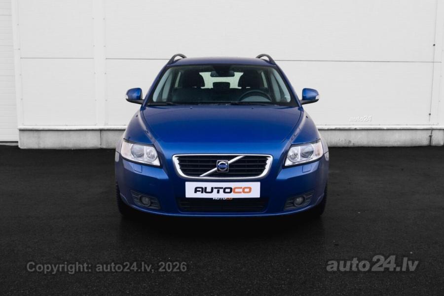 Blue Volvo V50 2009 in Tallinn, with an engine capacity of 2.40 L and mileage of 221 thousand km for 4999 €, photo 3 on AUTOMOTO.COM.LV