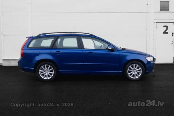 Blue Volvo V50 2009 in Tallinn, with an engine capacity of 2.40 L and mileage of 221 thousand km for 4999 €, photo 4 on AUTOMOTO.COM.LV