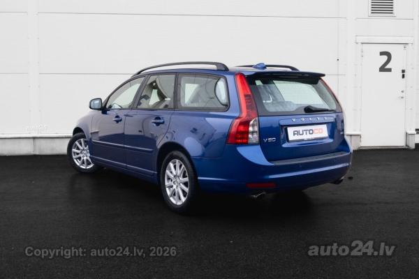 Blue Volvo V50 2009 in Tallinn, with an engine capacity of 2.40 L and mileage of 221 thousand km for 4999 €, photo 6 on AUTOMOTO.COM.LV