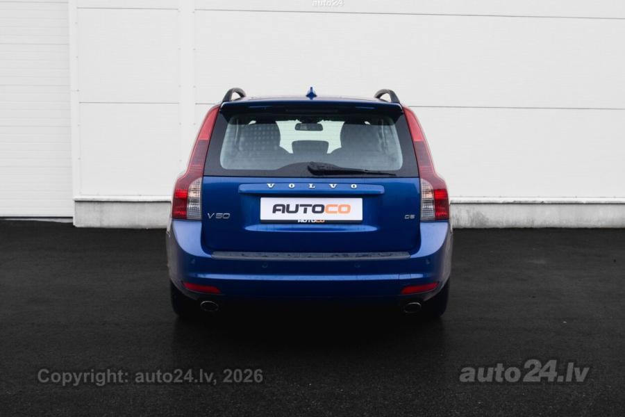 Blue Volvo V50 2009 in Tallinn, with an engine capacity of 2.40 L and mileage of 221 thousand km for 4999 €, photo 8 on AUTOMOTO.COM.LV