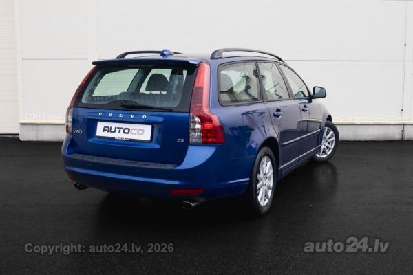 Blue Volvo V50 2009 in Tallinn, with an engine capacity of 2.40 L and mileage of 221 thousand km for 4999 €, photo 8 on AUTOMOTO.COM.LV