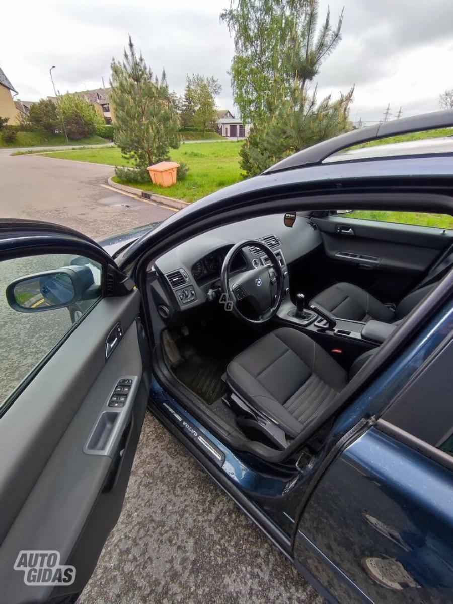 Zils Volvo V50 2009 Kauņa, ar dzinēja tilpumu 1.60 L un nobraukumu 361 tūkst. km par 2700 €, foto 15 vietnē AUTOMOTO.COM.LV