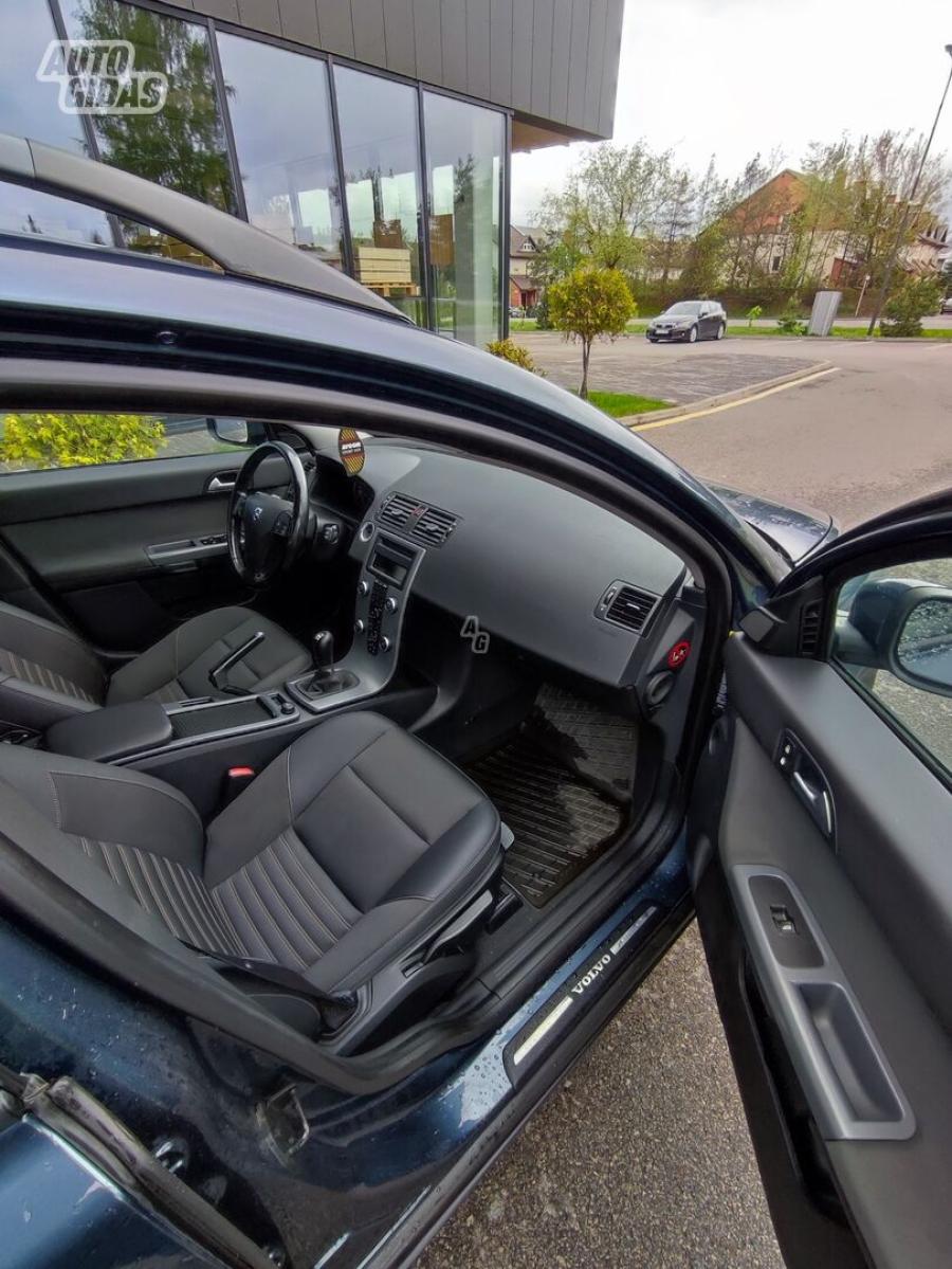 Zils Volvo V50 2009 Kauņa, ar dzinēja tilpumu 1.60 L un nobraukumu 361 tūkst. km par 2700 €, foto 18 vietnē AUTOMOTO.COM.LV