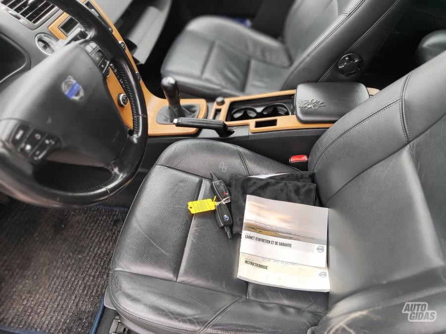 Blue Volvo V50 2009 in Marijampole, with an engine capacity of 1.60 L and mileage of 230 thousand km for 2450 €, photo 10 on AUTOMOTO.COM.LV
