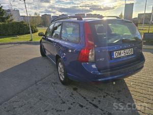 Синий Вольво В50 2009 в Рига, объемом двигателя 1.60 л и пробегом 192 тыс. км за 2000 €, фото 4 на AUTOMOTO.COM.LV