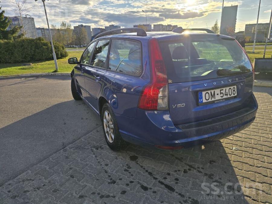 Синий Вольво В50 2009 в Рига, объемом двигателя 1.60 л и пробегом 192 тыс. км за 2000 €, фото 4 на AUTOMOTO.COM.LV