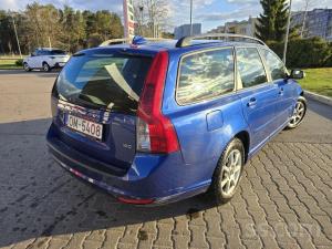 Синий Вольво В50 2009 в Рига, объемом двигателя 1.60 л и пробегом 192 тыс. км за 2000 €, фото 5 на AUTOMOTO.COM.LV
