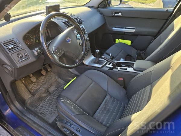 Синий Вольво В50 2009 в Рига, объемом двигателя 1.60 л и пробегом 192 тыс. км за 2000 €, фото 10 на AUTOMOTO.COM.LV