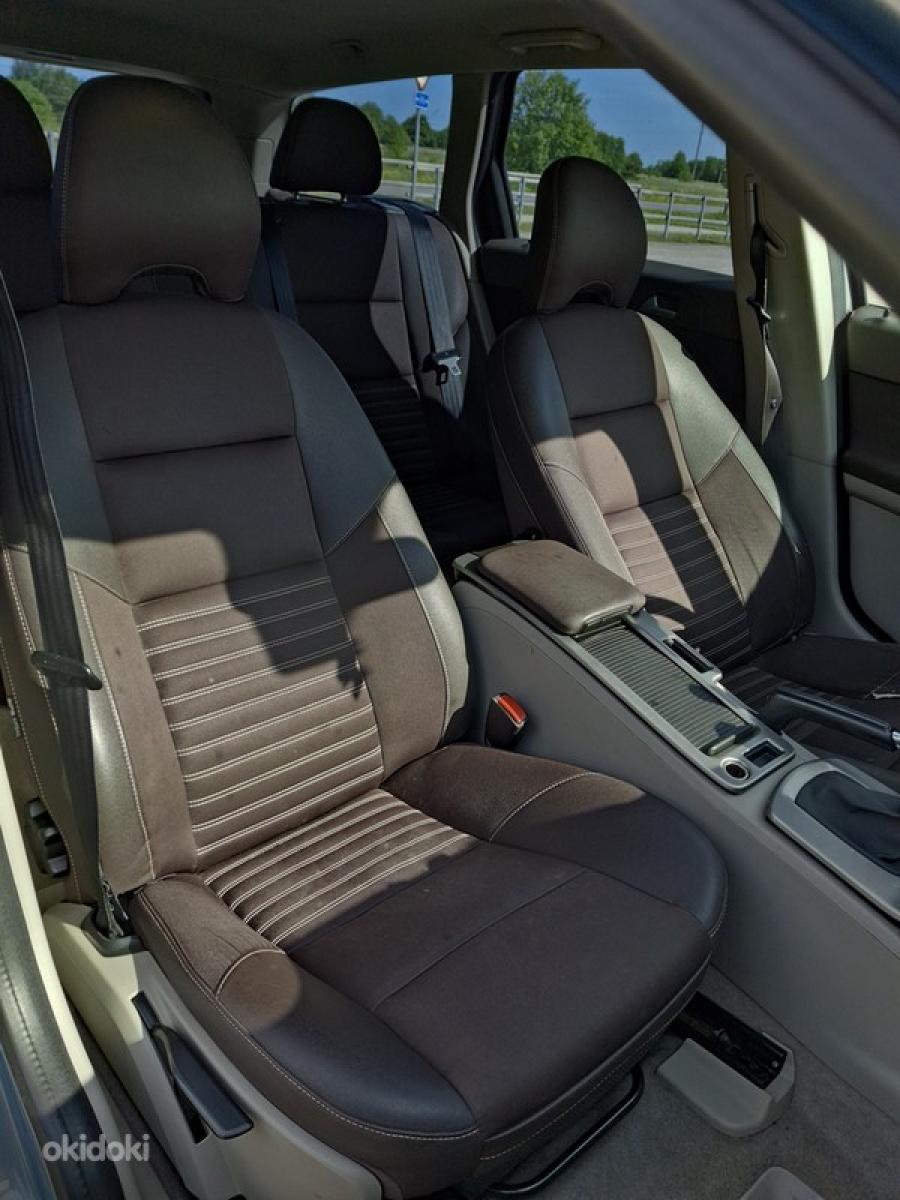 Zils Volvo V50 2009 Tapa, ar dzinēja tilpumu 2.00 L un nobraukumu 363 tūkst. km par 3000 €, foto 26 vietnē AUTOMOTO.COM.LV
