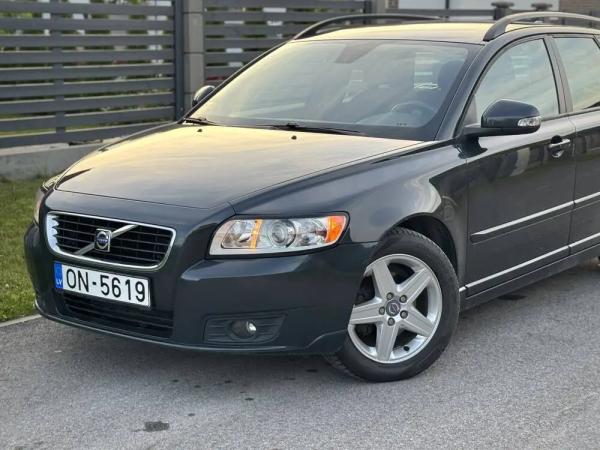 Zils Volvo V50 2009 Jelgava, ar dzinēja tilpumu 2.00 L un nobraukumu 273 tūkst. km par 3800 €, foto 2 vietnē AUTOMOTO.COM.LV