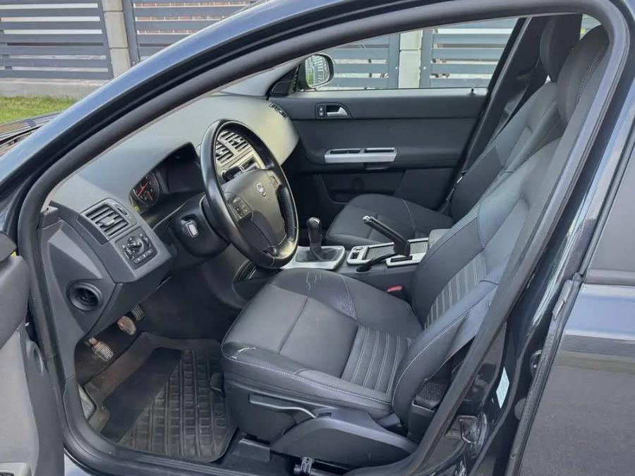 Zils Volvo V50 2009 Jelgava, ar dzinēja tilpumu 2.00 L un nobraukumu 273 tūkst. km par 3800 €, foto 9 vietnē AUTOMOTO.COM.LV