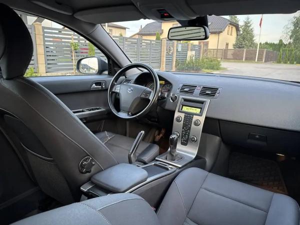Zils Volvo V50 2009 Jelgava, ar dzinēja tilpumu 2.00 L un nobraukumu 273 tūkst. km par 3800 €, foto 10 vietnē AUTOMOTO.COM.LV