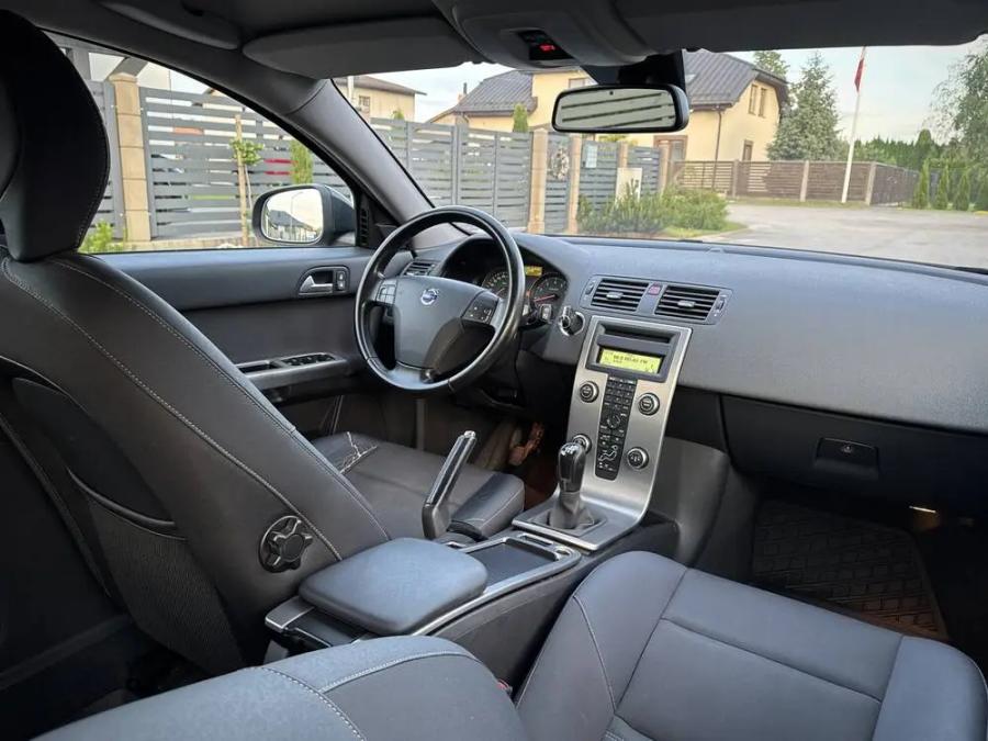 Zils Volvo V50 2009 Jelgava, ar dzinēja tilpumu 2.00 L un nobraukumu 273 tūkst. km par 3800 €, foto 11 vietnē AUTOMOTO.COM.LV