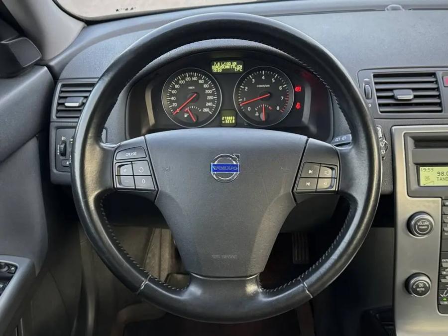 Zils Volvo V50 2009 Jelgava, ar dzinēja tilpumu 2.00 L un nobraukumu 273 tūkst. km par 3800 €, foto 15 vietnē AUTOMOTO.COM.LV