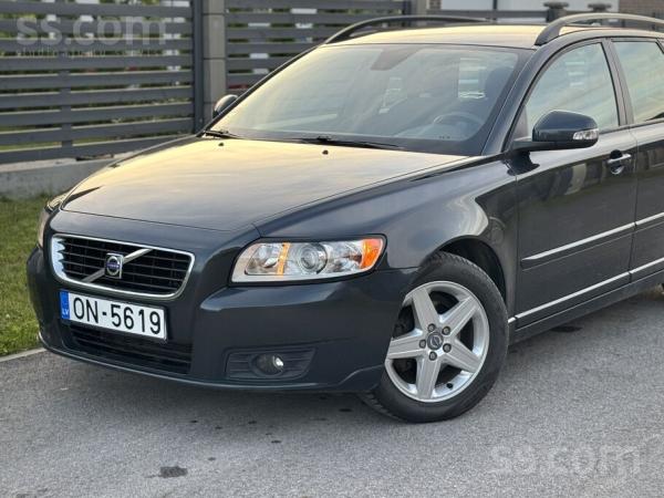 Zils Volvo V50 2009 Jelgava, ar dzinēja tilpumu 2.00 L un nobraukumu 273 tūkst. km par 3800 €, foto 2 vietnē AUTOMOTO.COM.LV