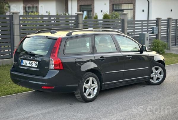 Zils Volvo V50 2009 Jelgava, ar dzinēja tilpumu 2.00 L un nobraukumu 273 tūkst. km par 3800 €, foto 5 vietnē AUTOMOTO.COM.LV
