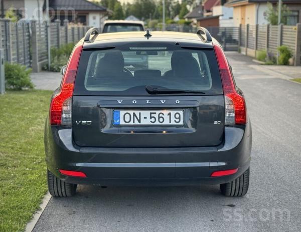 Zils Volvo V50 2009 Jelgava, ar dzinēja tilpumu 2.00 L un nobraukumu 273 tūkst. km par 3800 €, foto 6 vietnē AUTOMOTO.COM.LV