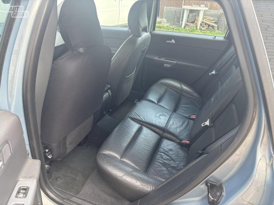Blue Volvo V50 2009 in Vilnius, with an engine capacity of 1.60 L and mileage of 256 thousand km for 2290 €, photo 9 on AUTOMOTO.COM.LV