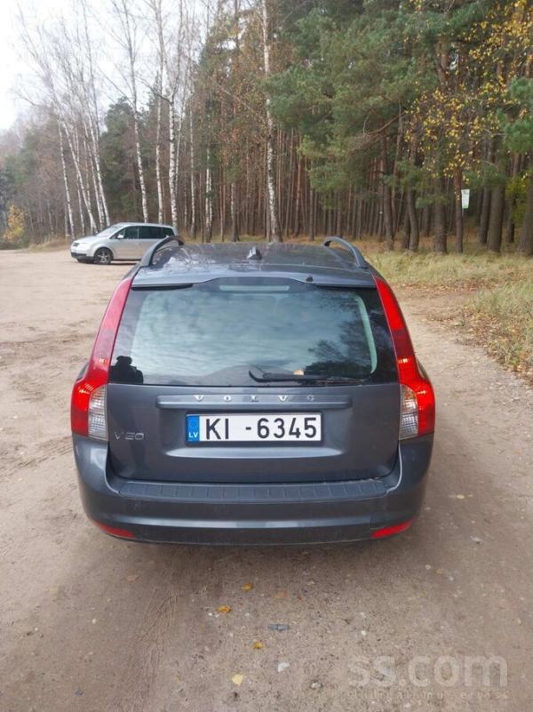 Zils Volvo V50 2009 Daugavpils, ar dzinēja tilpumu 1.60 L un nobraukumu 280 tūkst. km par 2200 €, foto 2 vietnē AUTOMOTO.COM.LV